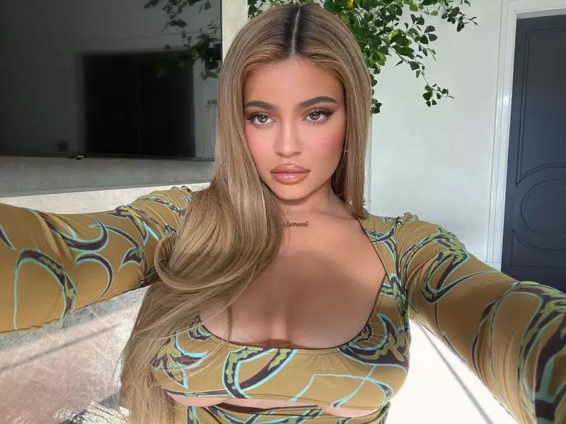 Kylie Jenner dokáže omráčiť v akomkoľvek outfite! Pozrite si jej najlepšie momenty bez podprseniek za tie roky: Fotografie