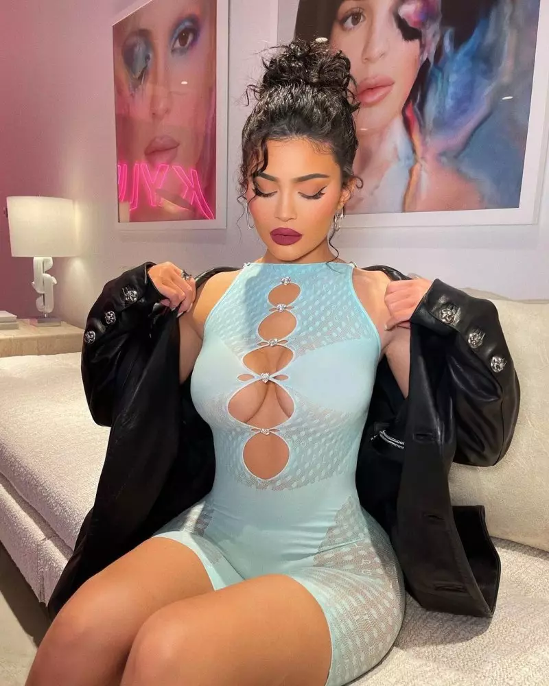 Kylie Jenner dokáže omráčiť v akomkoľvek outfite! Pozrite si jej najlepšie momenty bez podprseniek za tie roky: Fotografie