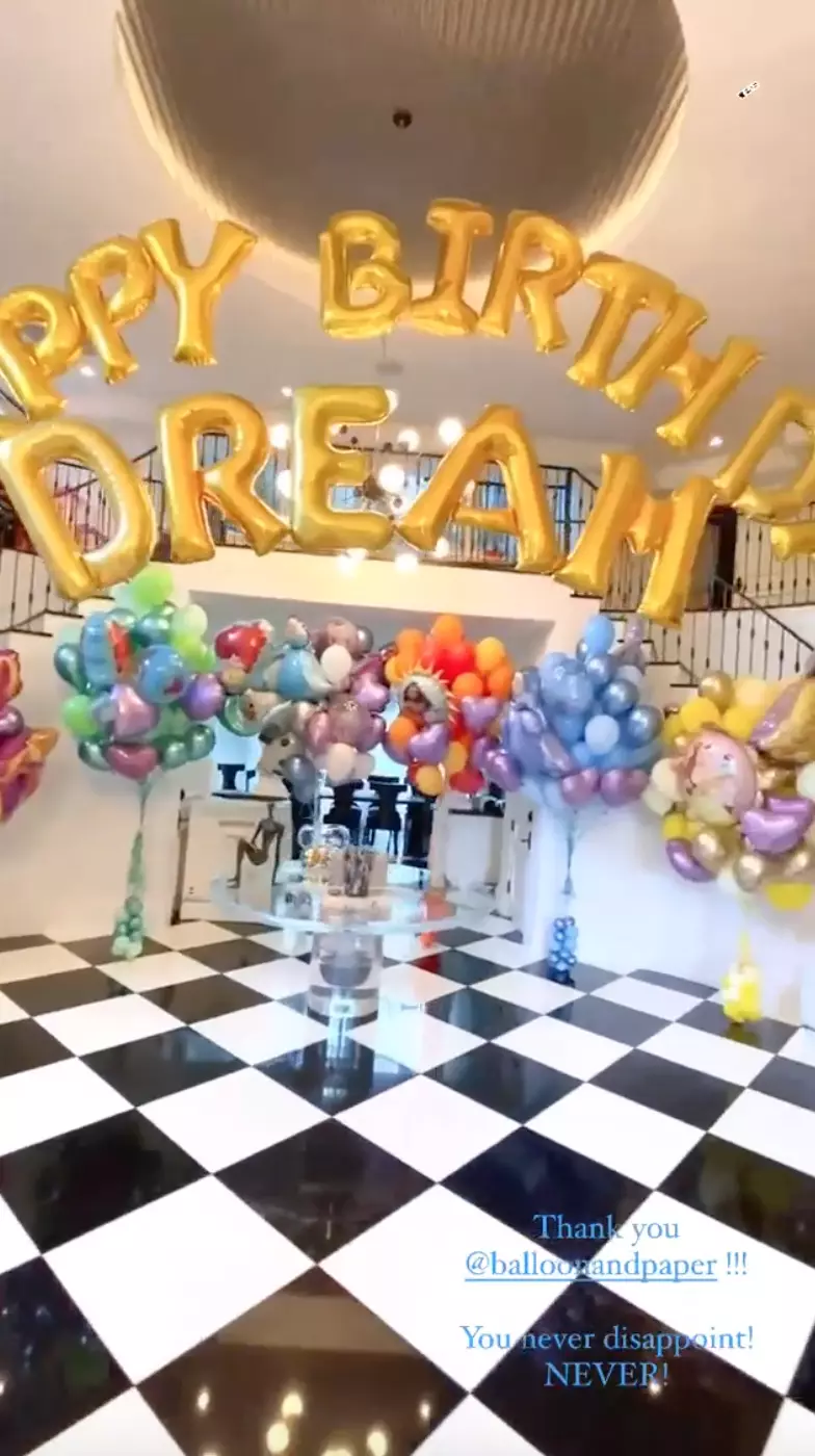 Kardashians festojnë ditëlindjen e 4-të të Dream me një festë magjike me temë Disney: Shikoni fotot!