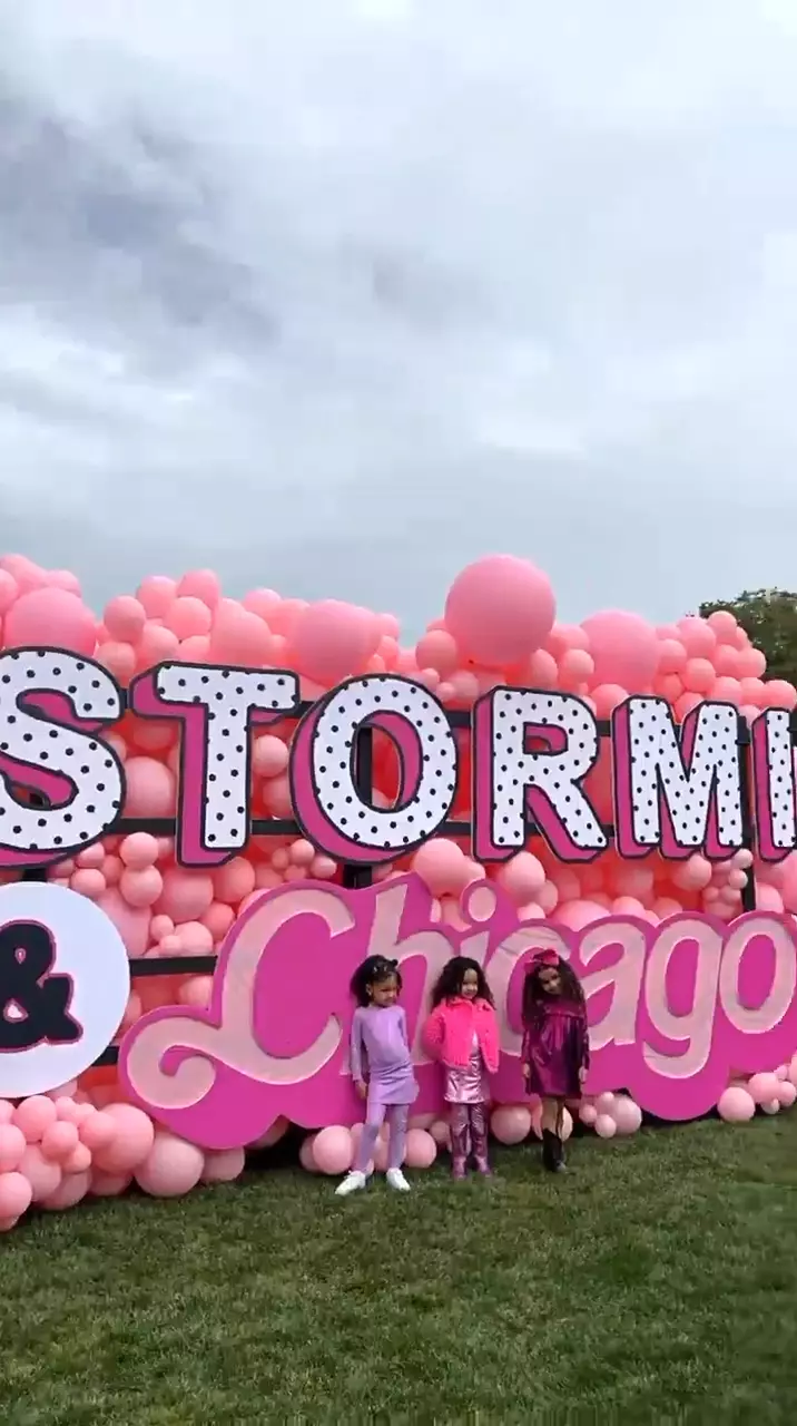Anndan Chicago West ak Stormi Webster 'L.O.L. Sipriz!' ak Barbie-Themed Joint Pati 4yèm anivèsè nesans