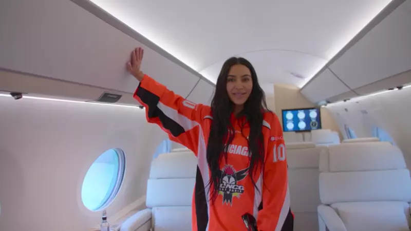 Ningali Poto Pesawat Pribadi Kim Kardashian 'Kim Air': 'Kuring Hayang Éta Karasa Kawas Perpanjangan Kuring'
