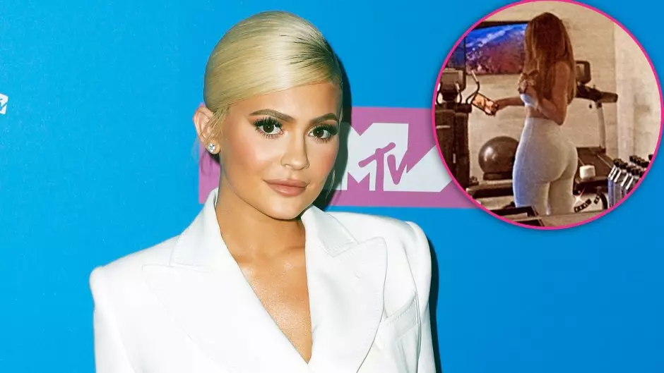 Kylie Jenner neem 'n oefensessie-selfie in haar wonderlike huisgimnasium