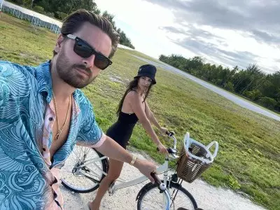 Wieder zusammen?! Kourtney Kardashian teilt süße Urlaubs-Selfies mit Scott Disick