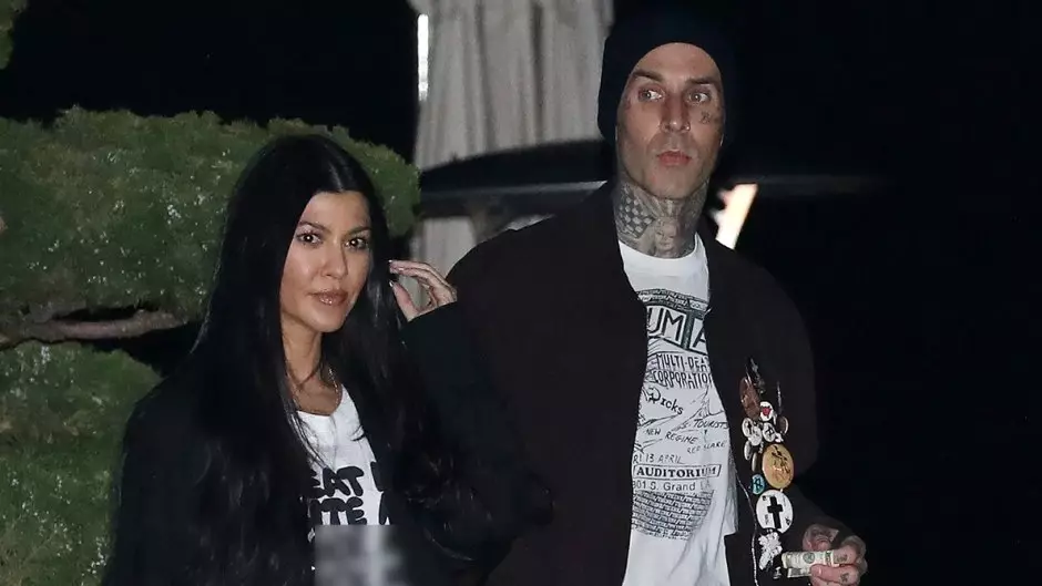Kourtney Kardashian e il fidanzato Travis Barker avvistati a una cena romantica al Nobu
