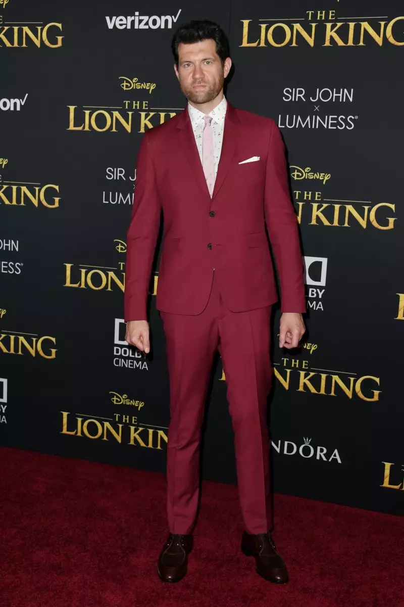 Billy Eichner Red Suit รอบปฐมทัศน์ของ Lion King