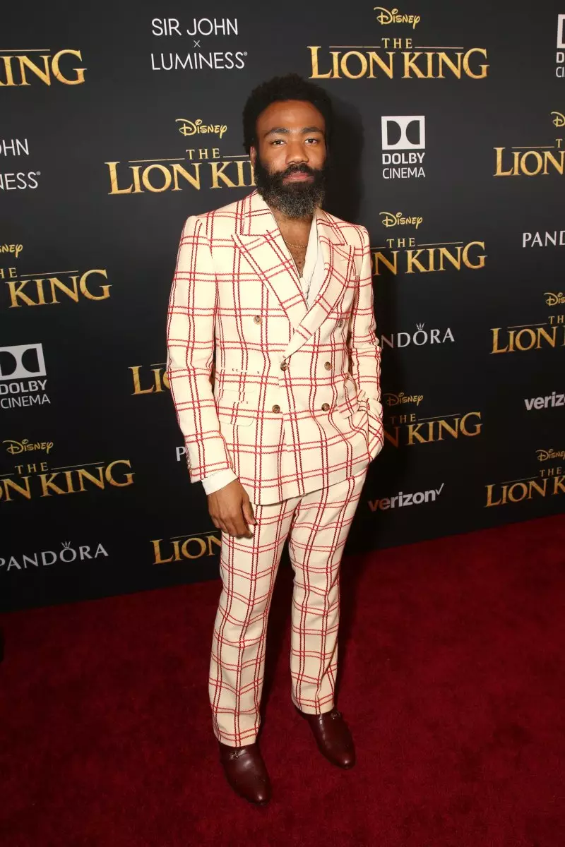 Donald Glover Rdeča karirasta obleka Levji kralj premiera