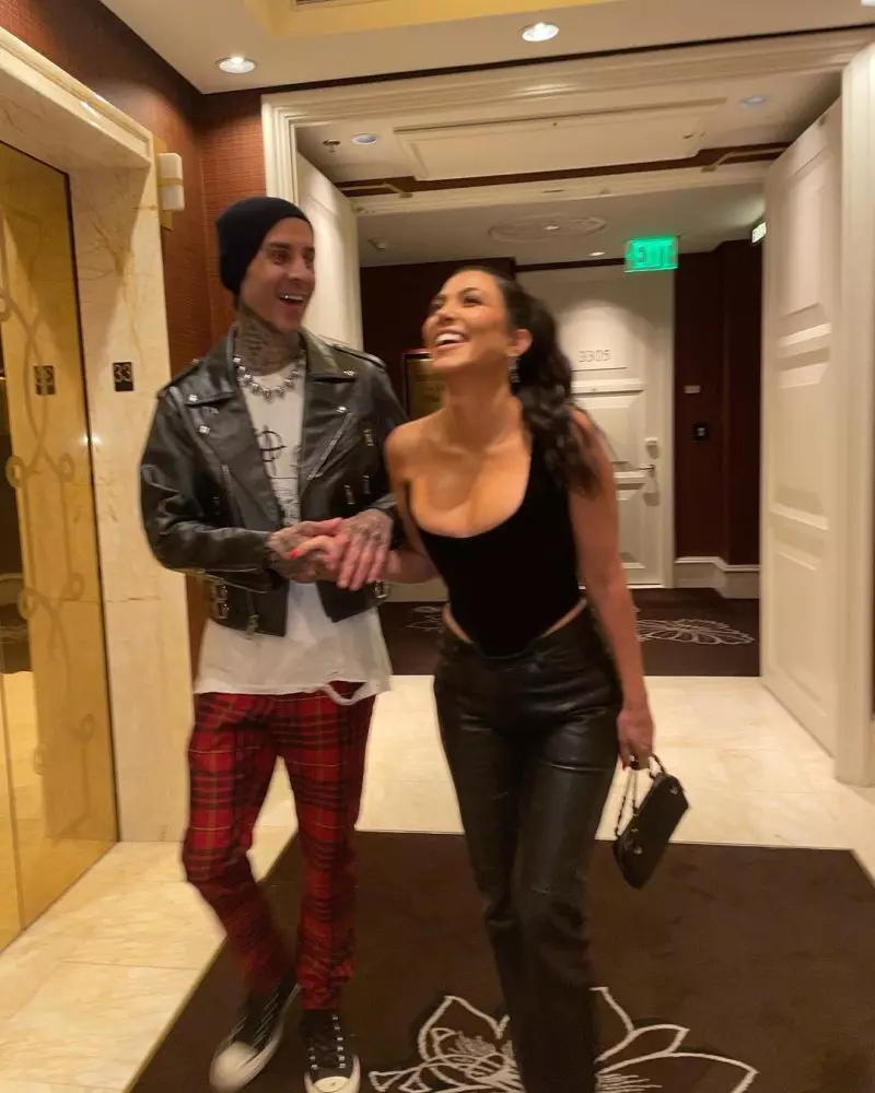 Abana ba Travis Barker Bakira Amafoto ya PDA Vegas Na Kourtney 5