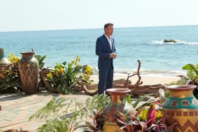 Chris Harrison na bachelor na paradaịs