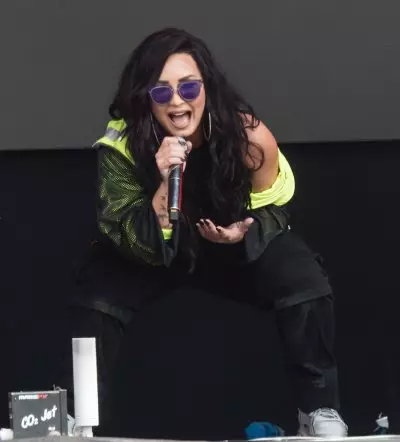 Demi Lovato Super Bowlda we Maýamide çykyş edýär