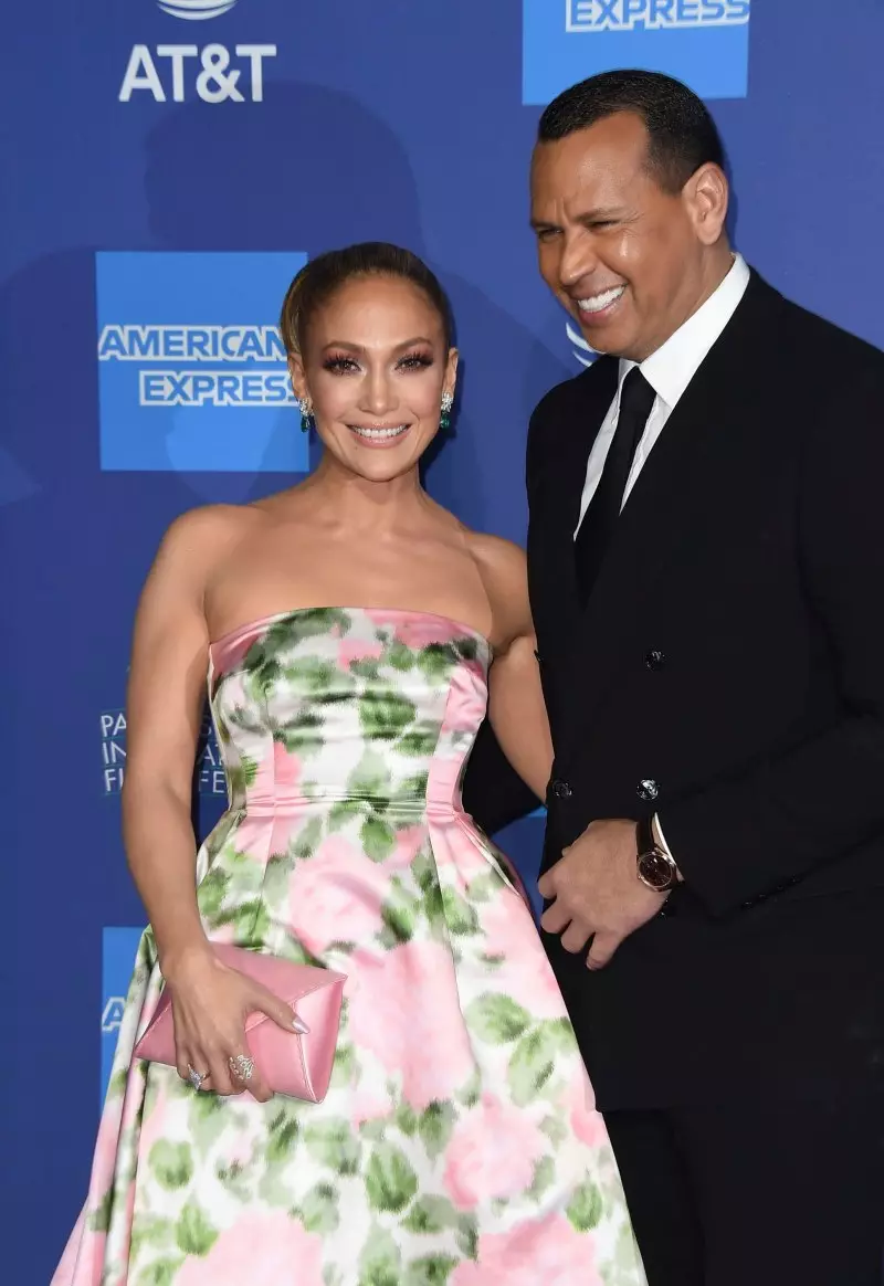 Si Jennifer Lopez ug A-Rod's First Red Carpet Look sa 2020 Nindot