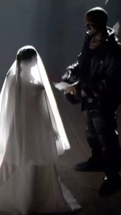 Kylie Jenner unterstützt Kim Kardashian als Braut für Kanye Wests „Donda“ Listening Party