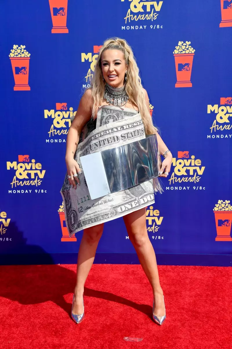 Tana Mongeau sur le tapis rouge des MTV Movie & TV Awards