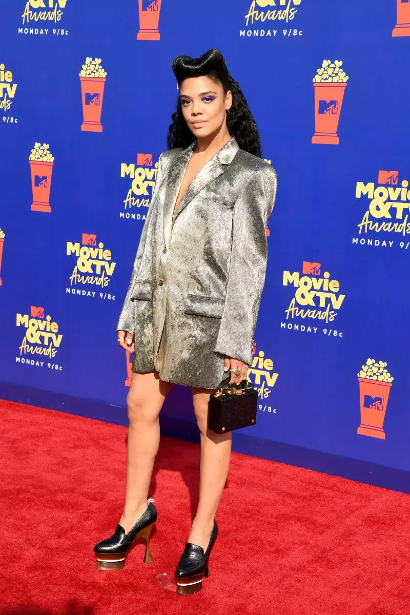 Tessa Thompson ביי די MTV פֿילם & טעלעוויזיע אַוואַרדס רויט טעפּעך