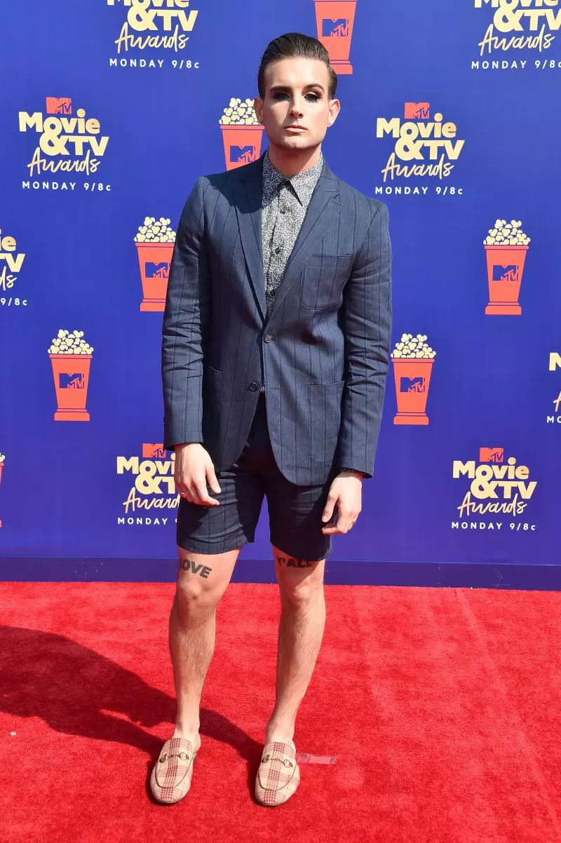 Nico Tortorella sur le tapis rouge des MTV Movie & TV Awards