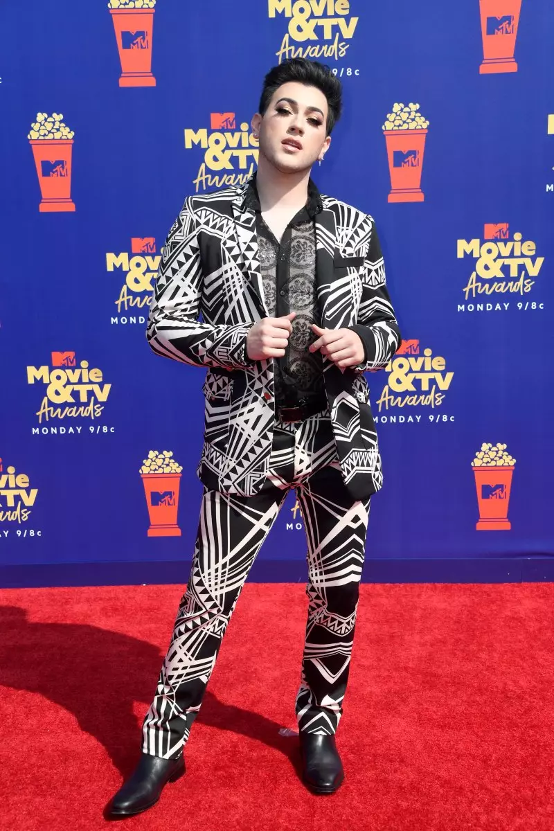 Manny MUA sa MTV Movie & TV Awards Red Carpet