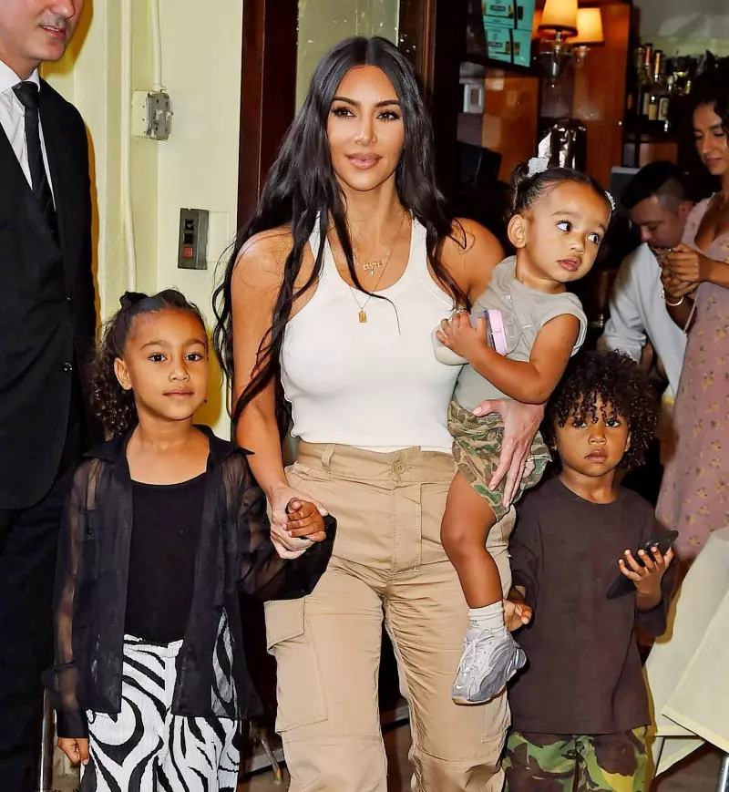 Kim Kardashian ja Kanye West vievät lapsensa lounaalle Ciprianiin New Yorkissa Amid Jesus Is King Show'ssa Queensissa