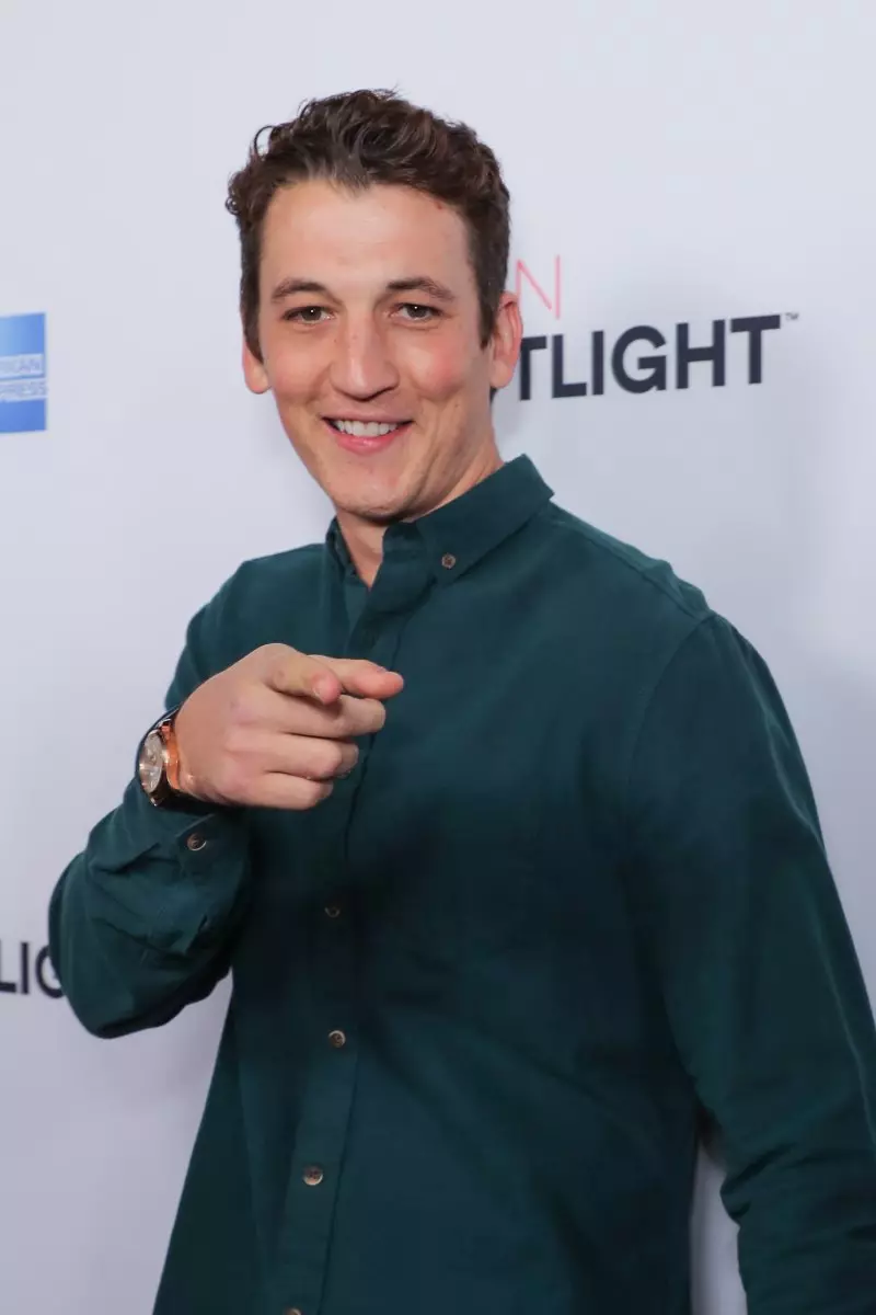 ער האט די קוקן! זען די טראַנספאָרמאַציע פון Miles Teller איבער די יאָרן: פאָטאָס דעמאָלט און איצט