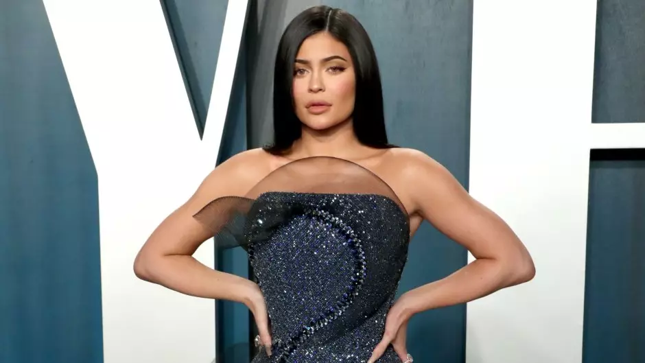 Kylie Jenner apmąsto Naujuosius metus, „Baby Bump“ nuotrauką