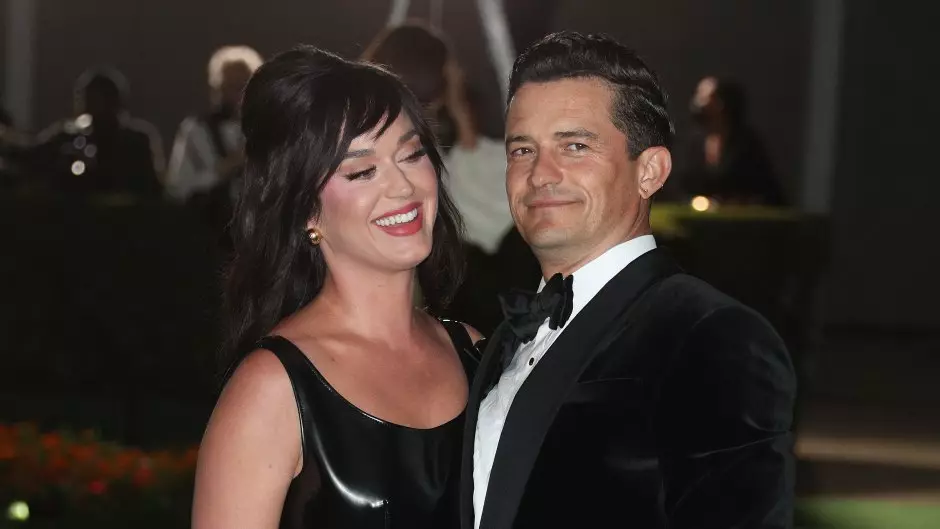 Katy Perry poserer topløs, Orlando Bloom reagerer