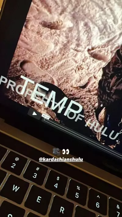 Kourtney Kardashian Méré Fans Ngintip Sneak of Proposal Travis Barker urang on New Hulu Series