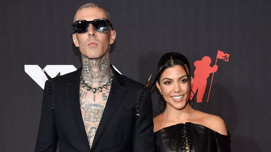 Kourtney Kardashian, Travis Barker 'ville dø' for hinanden, siger et par