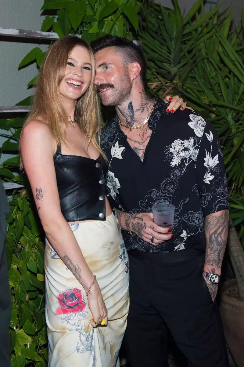 Adam Levine, Behati Prinsloo optræder sjældent: Billeder 4