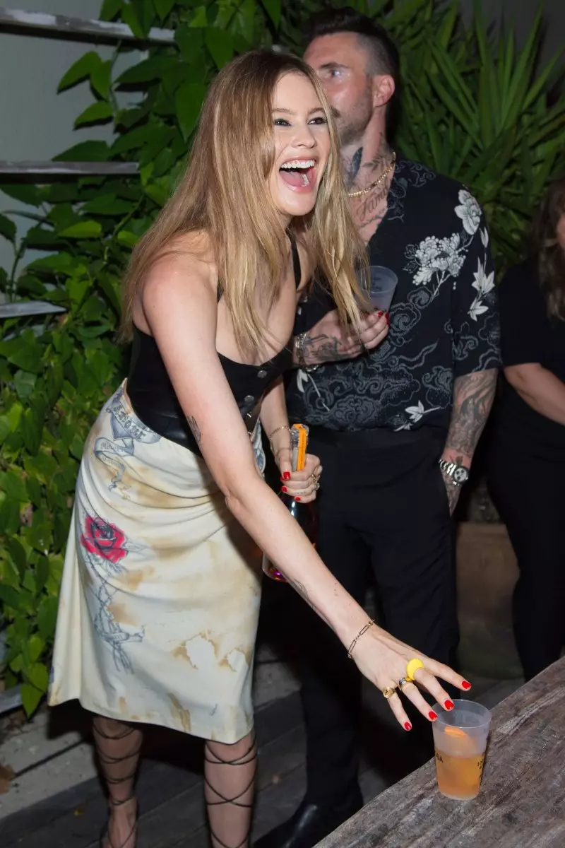 Adam Levine, Behati Prinsloo gjør sjeldent opptreden: Bilder 2