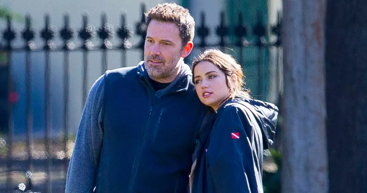 Ben Affleck គឺ 'ជិតស្និទ្ធណាស់' ជាមួយ 'ទឹកជ្រៅ' Costar Ana de Armas