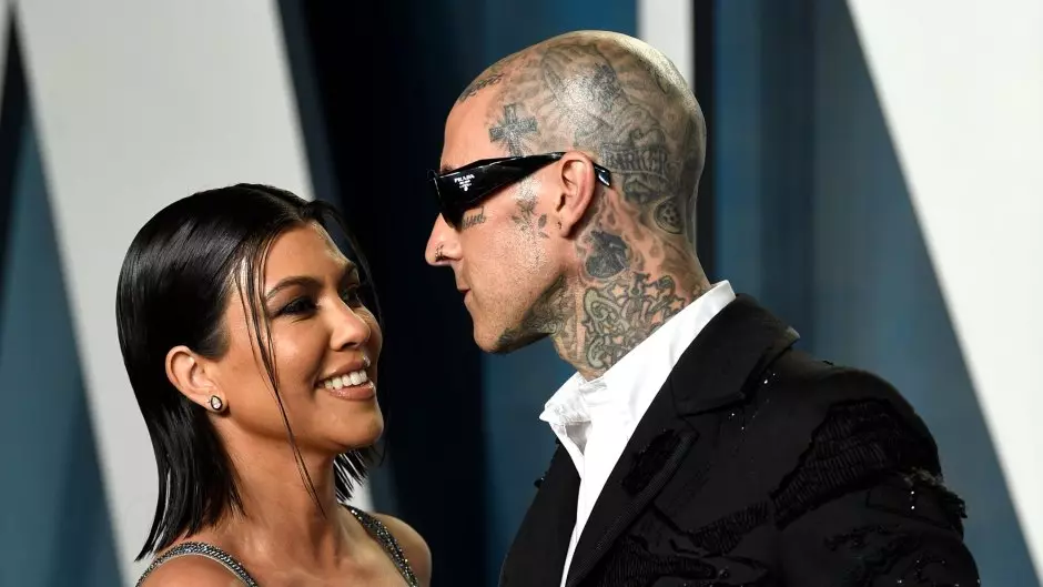 Travis Barker bedankt Kourtney Kardashian voor het verwijderen van zijn hechtingen