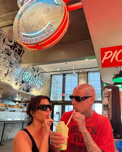 Kourtney Kardashian an Travis Barker Genéisst Adorable Matcha Milkshake Datum: Kuckt de Cute Moment