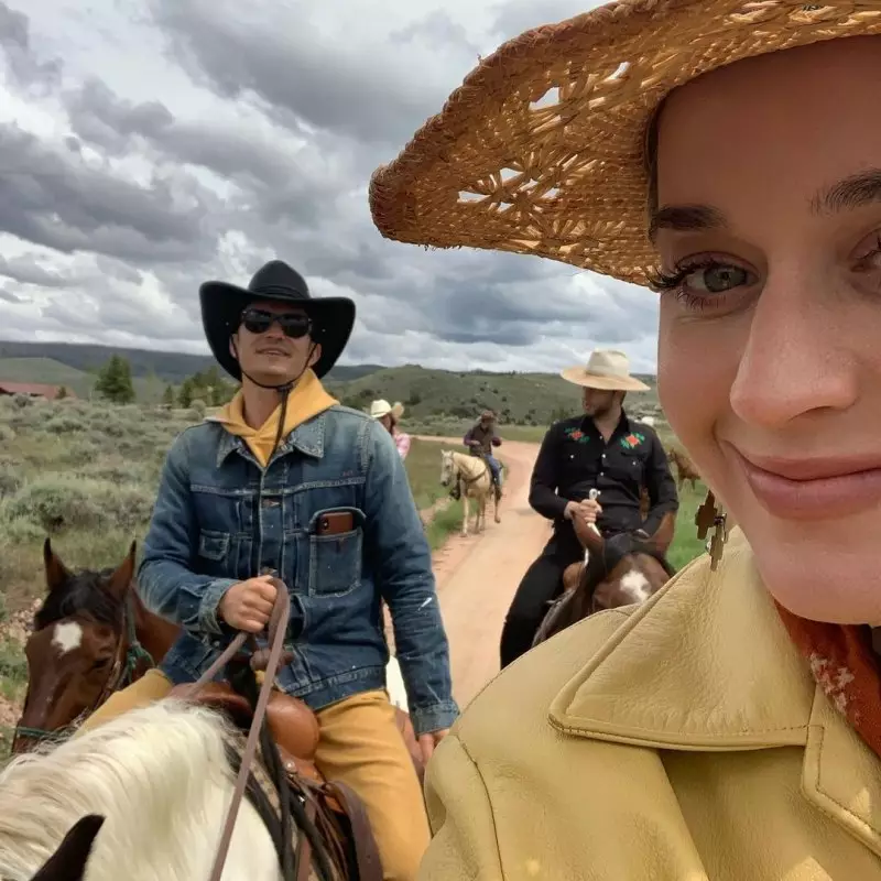 Katy Perry Afiŝas intimajn fotojn Orlando Bloom por sia naskiĝtago 3