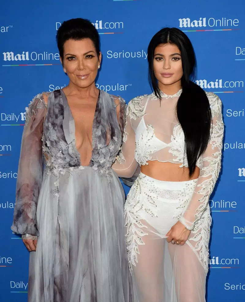 זען טאָפּל! Kylie און Kris Jenner ס בעסטער צווילינג מאָמענץ איבער די יאָרן