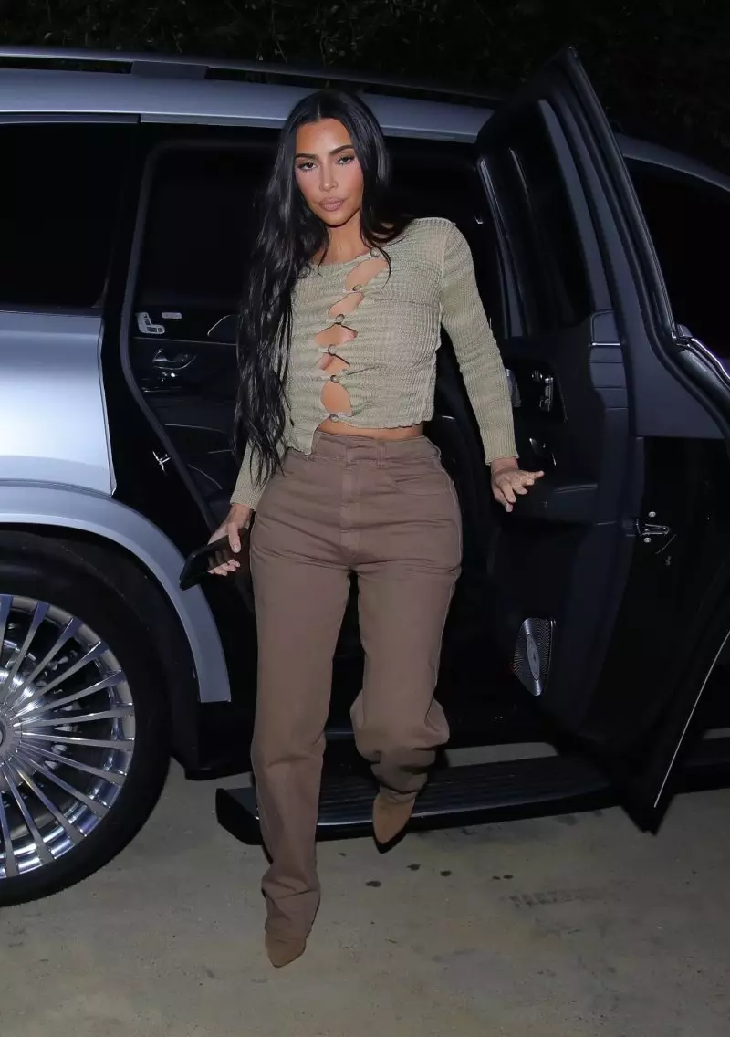 kim-kardashian-geet-braless-ze-dinner-an-beverly-hills-amten-kanye-Scheedung