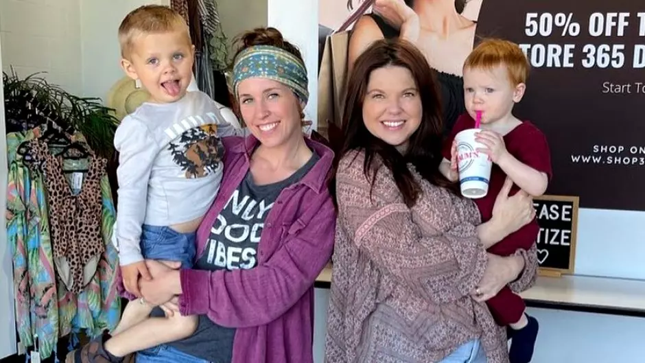 Si Jill Dillard ug Amy Duggar King Nalingaw sa 'Girls' Time' Taliwala sa Josh Duggar Child Porn Case