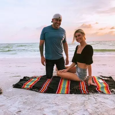 Siesta Key's Madisson Hausburg Yana son Ish Soto ya shiga Prenup