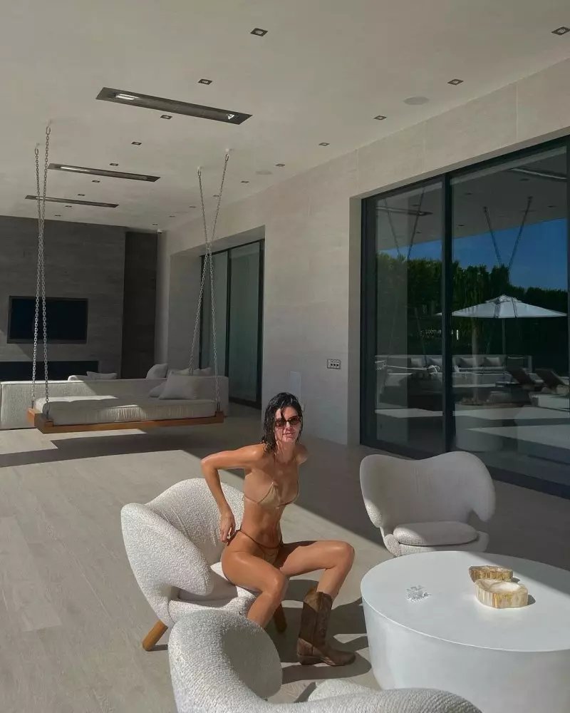 Kardashianai mėgsta leisti laiką Kris Jenner 12 milijonų dolerių vertės Palm Springso namuose