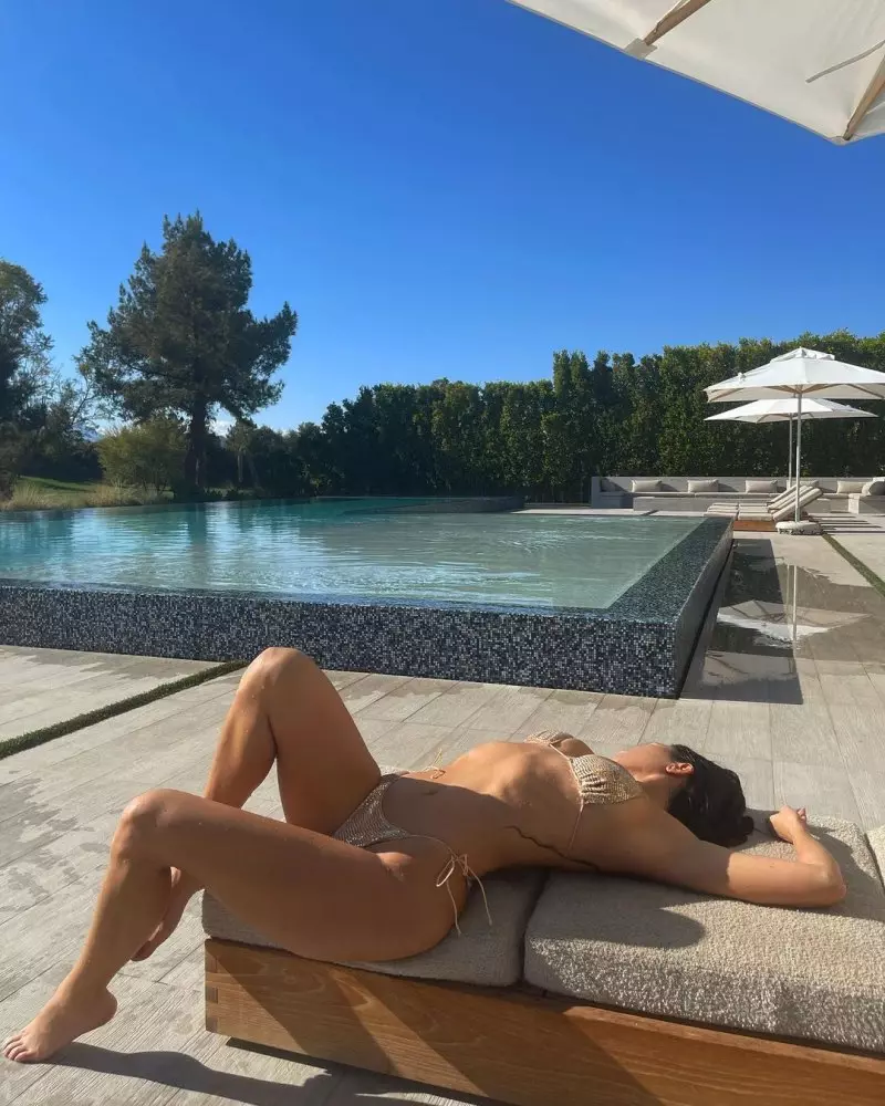 Gustung-gusto ng mga Kardashians ang Paggugol ng Oras sa $12 Million Palm Springs Home ni Kris Jenner