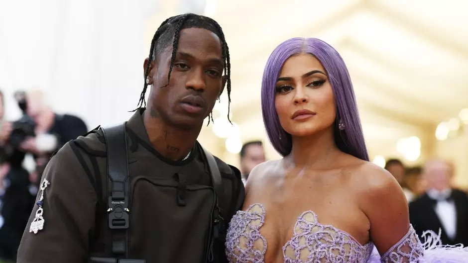 O Kylie Jenner e alu i le 2021 Met Gala? Pepe Faaalia