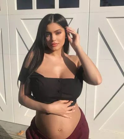 Kodi Kylie Jenner ndi Bwenzi la Travis Scott Adzatsimikizira Nkhani ya Mwana 2? Tsatanetsatane wa Chilengezo!