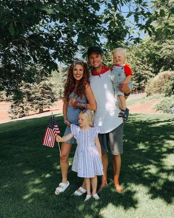 Picha za Audrey Roloff Baby Bump 2