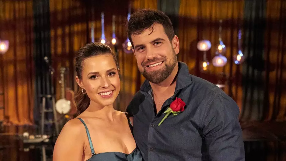 Bachelorette's Blake Moynes Net Worth: Жумуш, жапайы жаратылыш менеджери