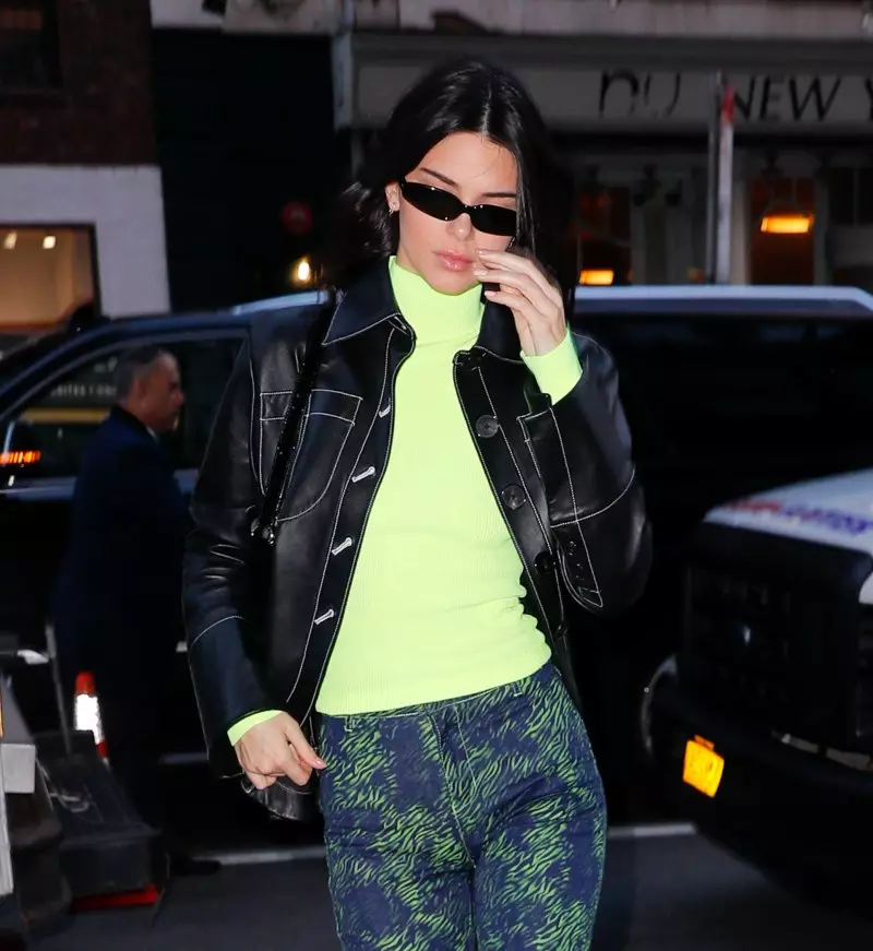 Kendall Jenner trägt grüne Fotos