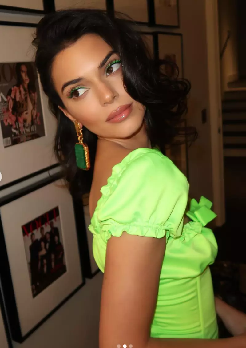 Kendall Jenner trägt grüne Fotos