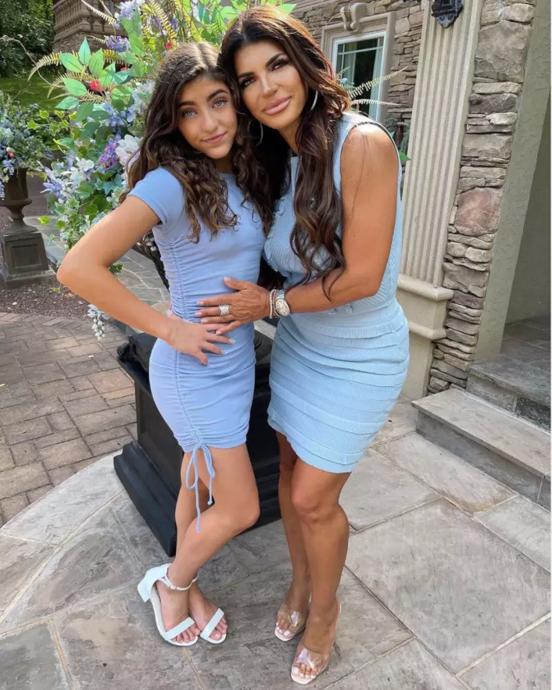 Teresa Giudice ndi Mwana wamkazi Wowoneka Wofanana Audriana