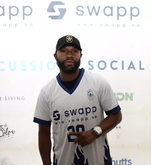 Floyd Mayweather သည် Star-Studded Event တွင် SWAPP Celebrity Soccer League ပြိုင်ပွဲကို ဦးဆောင်ခဲ့သည်။