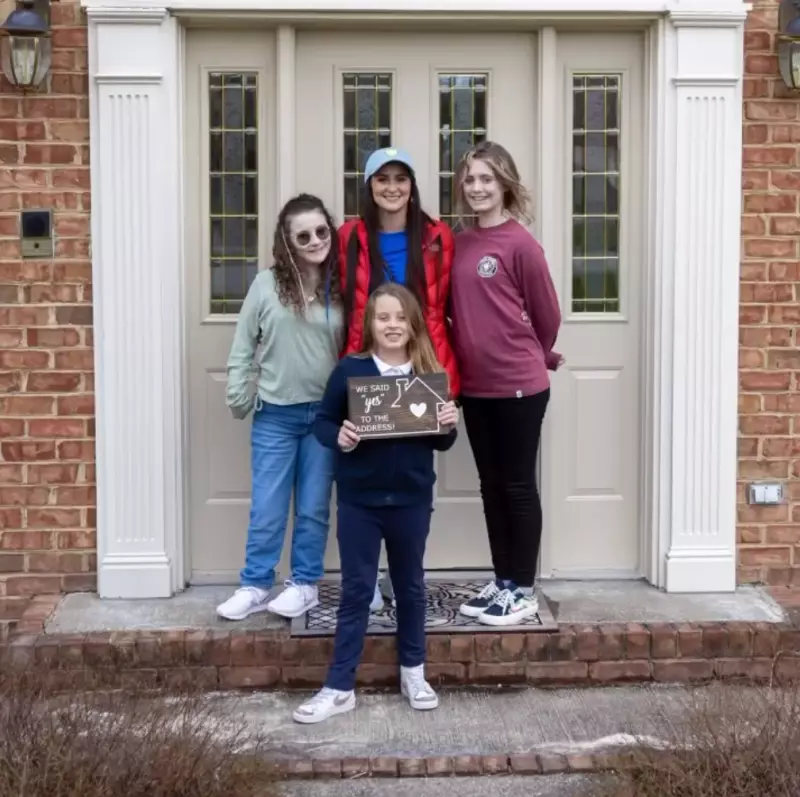 'Teen Mom 2' ကြယ်ပွင့် Leah Messer ၏ ချစ်သူ Jaylan Mobley သည် အိမ်အသစ်ဖြင့် သူမကို အံ့အားသင့်စေသည်- ဓာတ်ပုံများ
