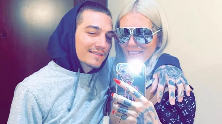 Nako ea Jeffree Star le Nathan Schwandt ea Kamano