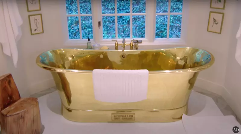 Кендалл Дженнер House Tour 24 Золотая ванна