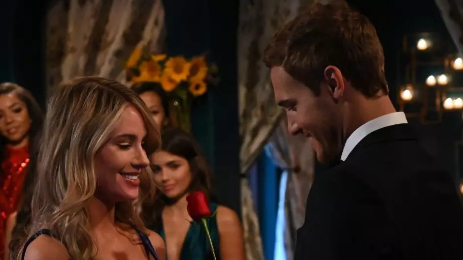 Victoria P en Alayah fjochtsje op The Bachelor