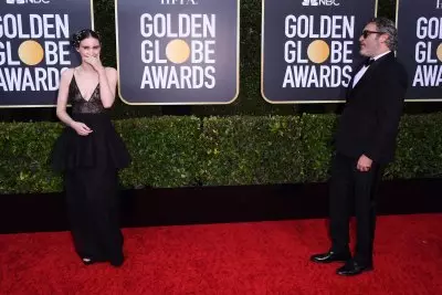 Joaquin Phoenix ve Rooney Mara Nişanlandı